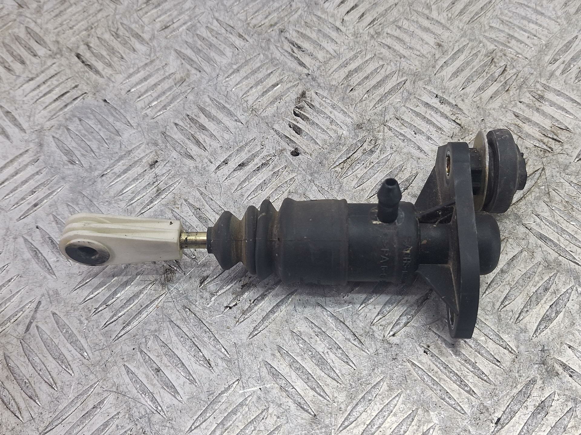 Цилиндр сцепления главный Audi A6 C5 рест. (2001 - 2005) 8E1721401