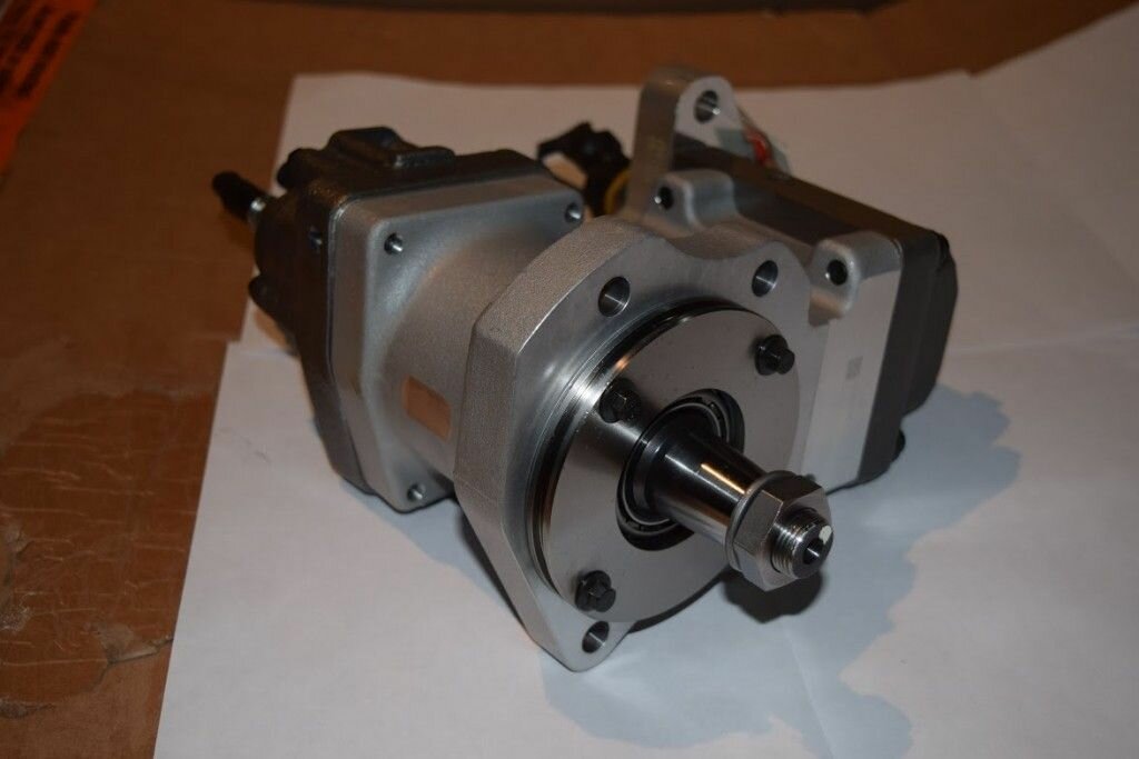 Топливный насос Cummins QSC 8.3L 4076442 4010173 новый товар
