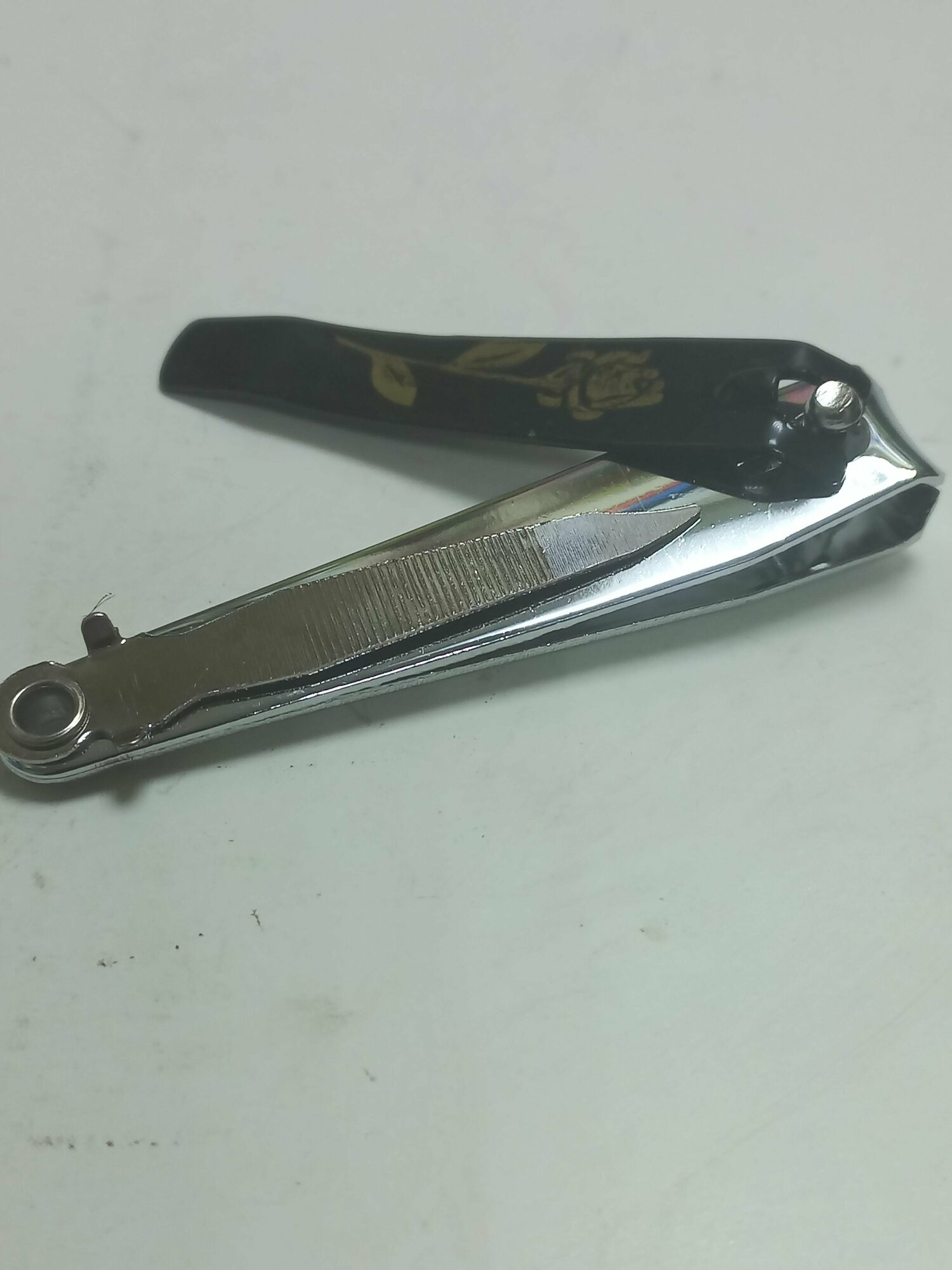 Щипчики с пилкой.