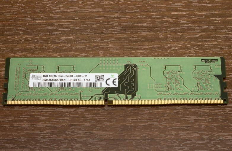 Оперативная память Hynix DDR4 4Gb 2400Mhz pc-19200 (HMA851U6AFR6N-UHN0)