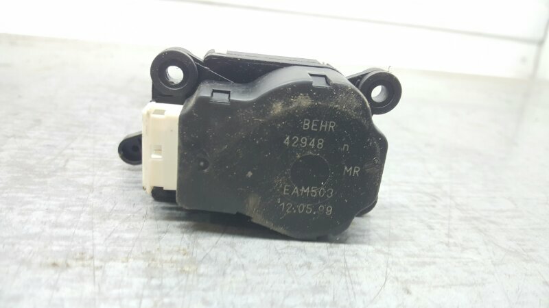 Моторчик привода заслонки отопителя (печки) Volvo 41047324