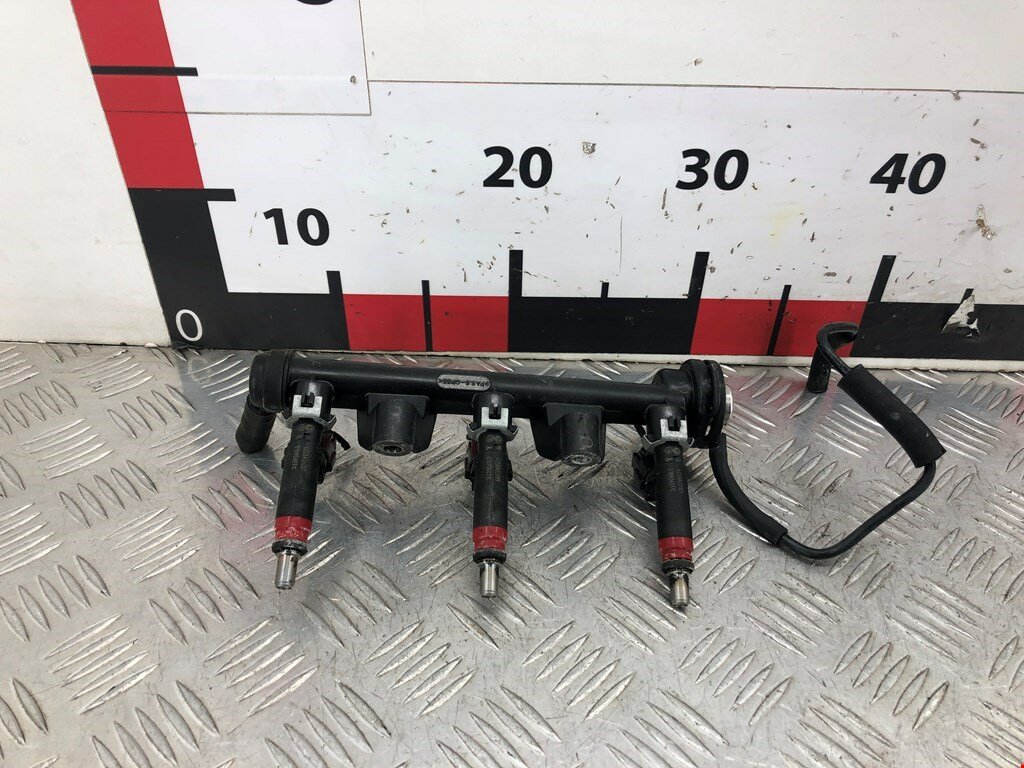 Форсунка бензиновая электрическая Volkswagen Polo 4 03D906031C арт. 1582850