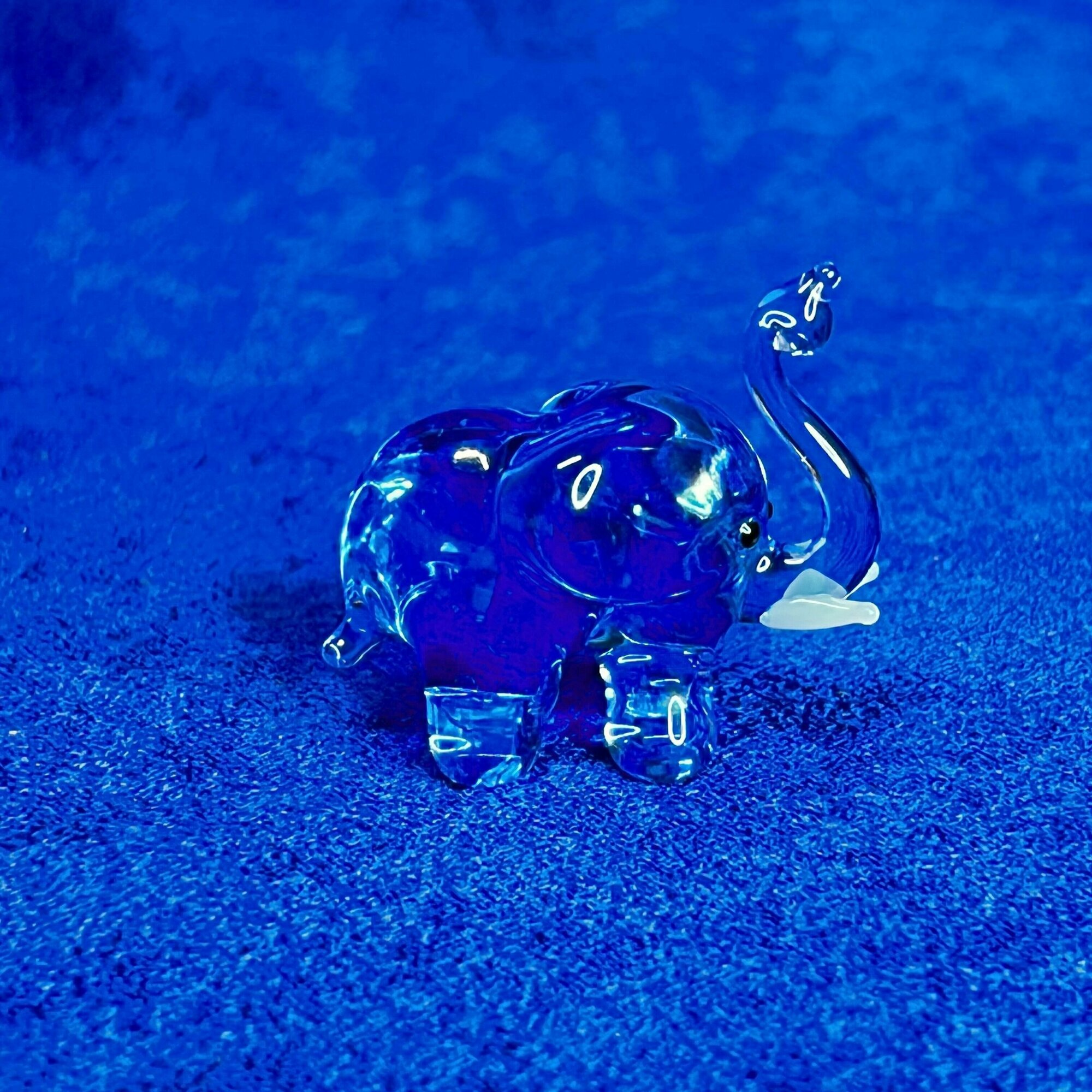 Фигурка стеклянная Слоник голубой прозрачный