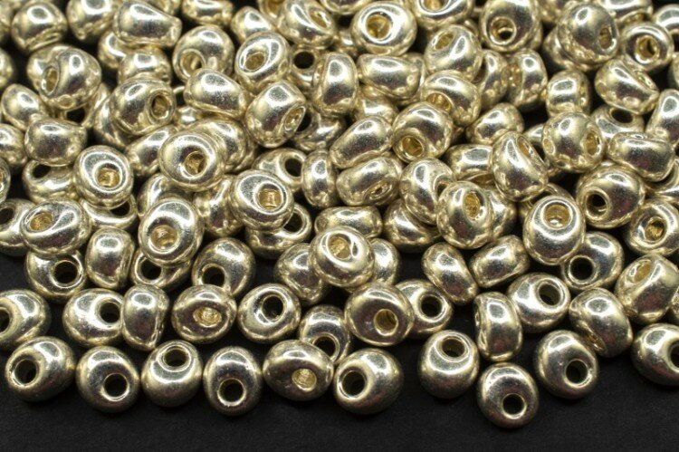 Бисер японский MIYUKI Magatama 4мм #1051 серебро, гальванизированный, 10 грамм