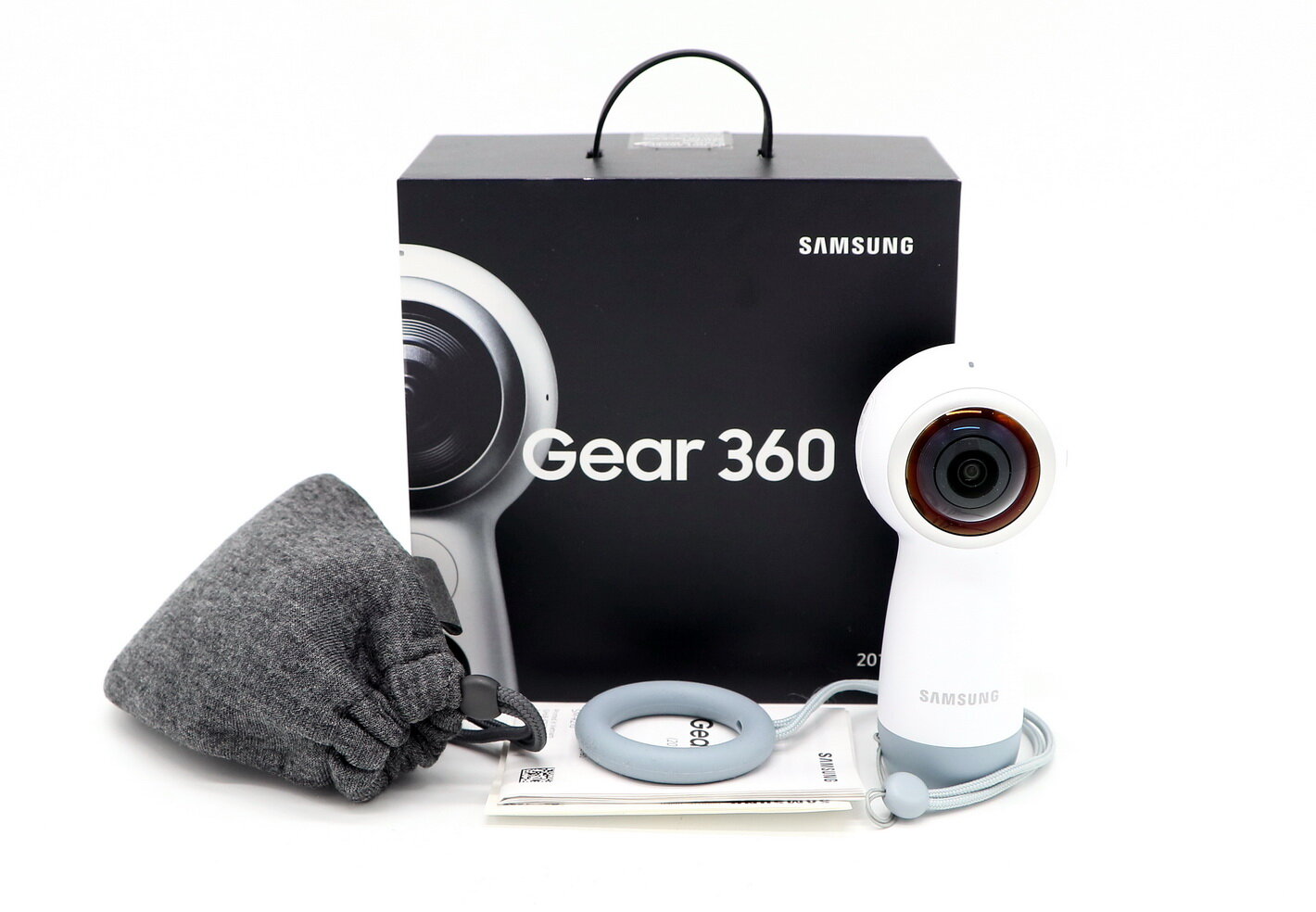 Экшен-камера Samsung Gear 360 в упаковке