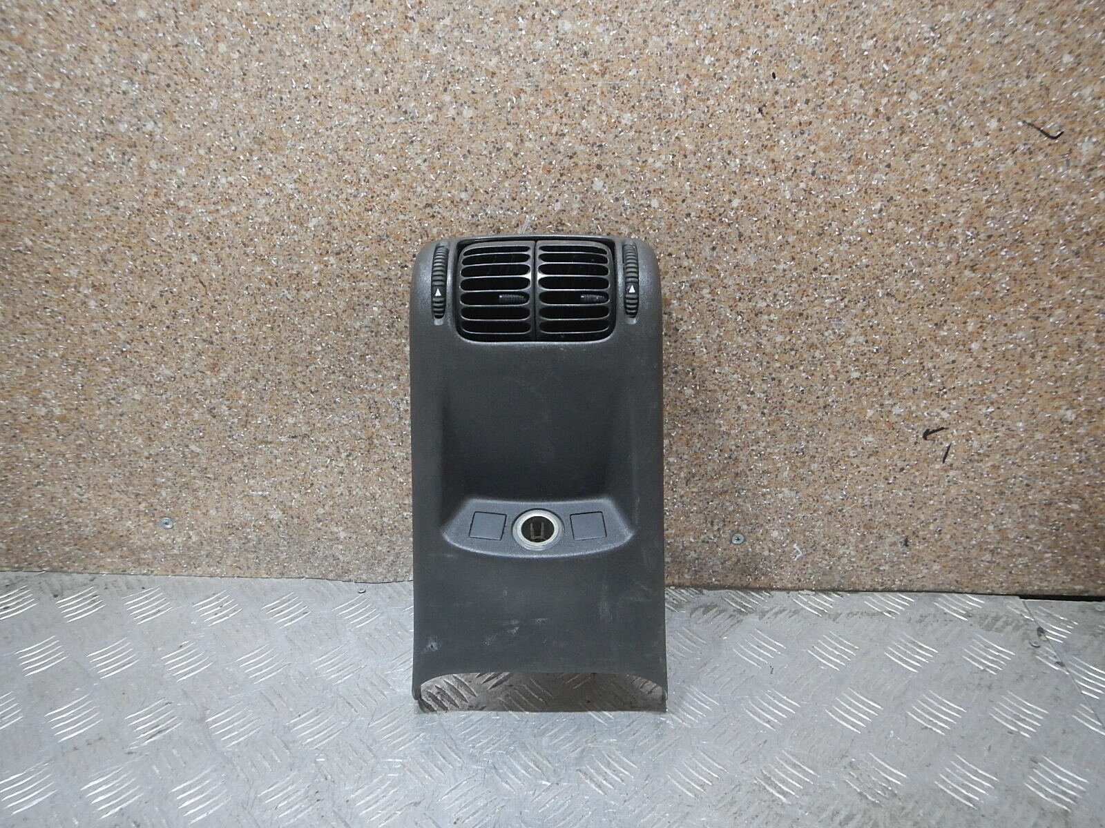 Б/У Воздуховод центральный, Sаав (Сааб), 9-5 9-5 (97-) в подлокотник царапины 279308 SAAB арт. 4541512