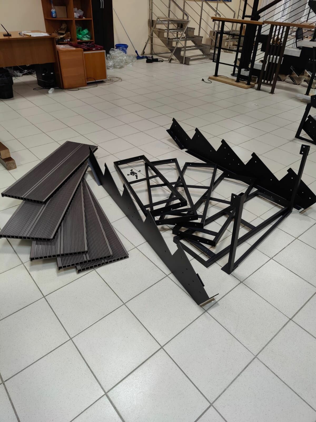 Лестница-крыльцо 5 ступеней, с ступенями ДПК, без ограждения. Ширина 1м, высота 1,1м. Разборное.