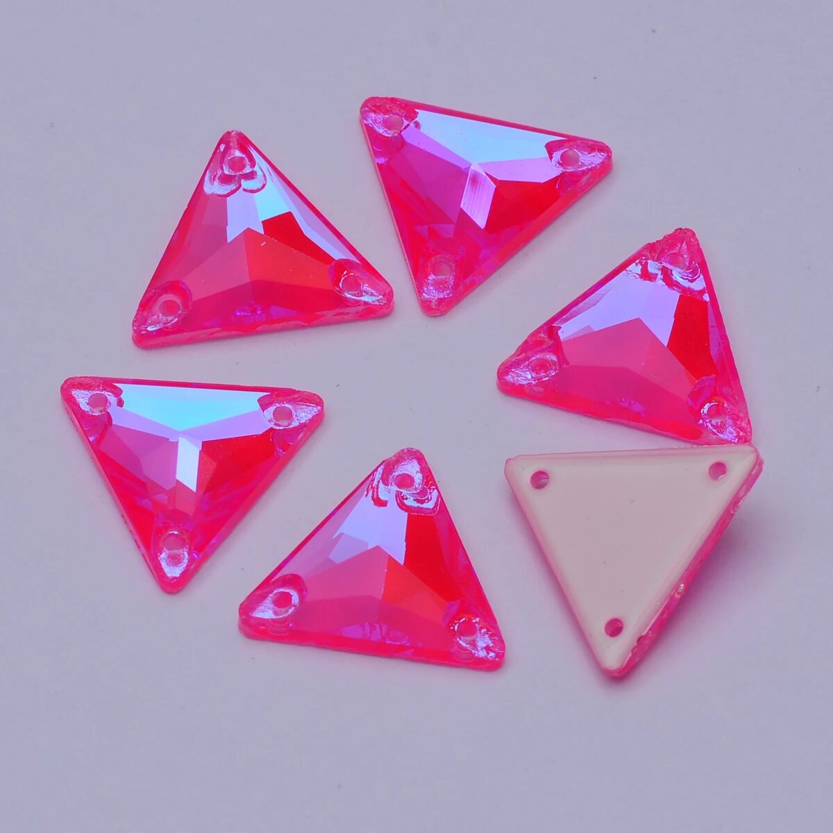 PUBRILEX Неоновые треугольные стразы для шитья 16мм, 12шт Electric Pink DeLite