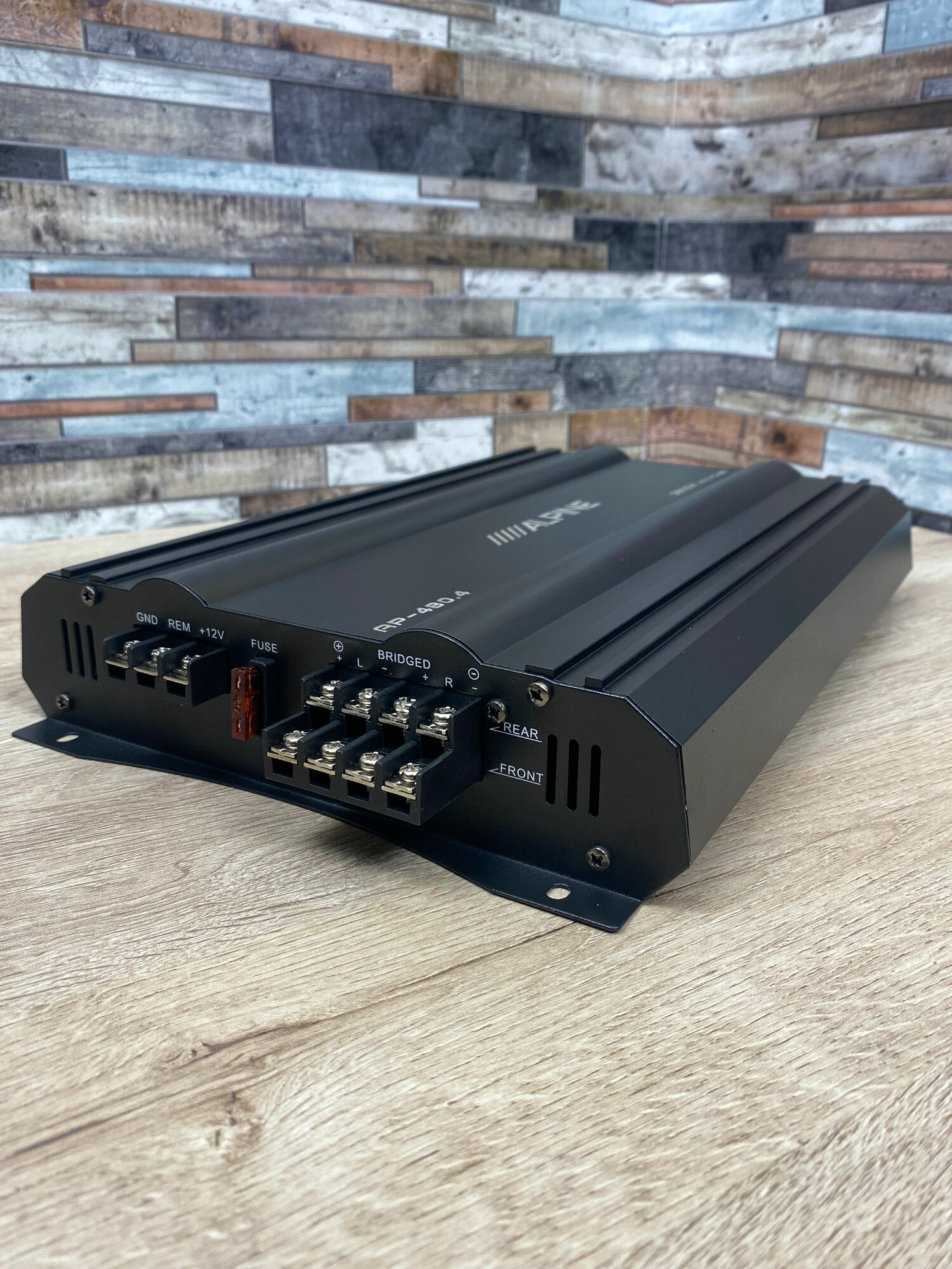 Усилитель автомобильный AP-480.4, A / B класс, 4-канальный. Усилитель звука