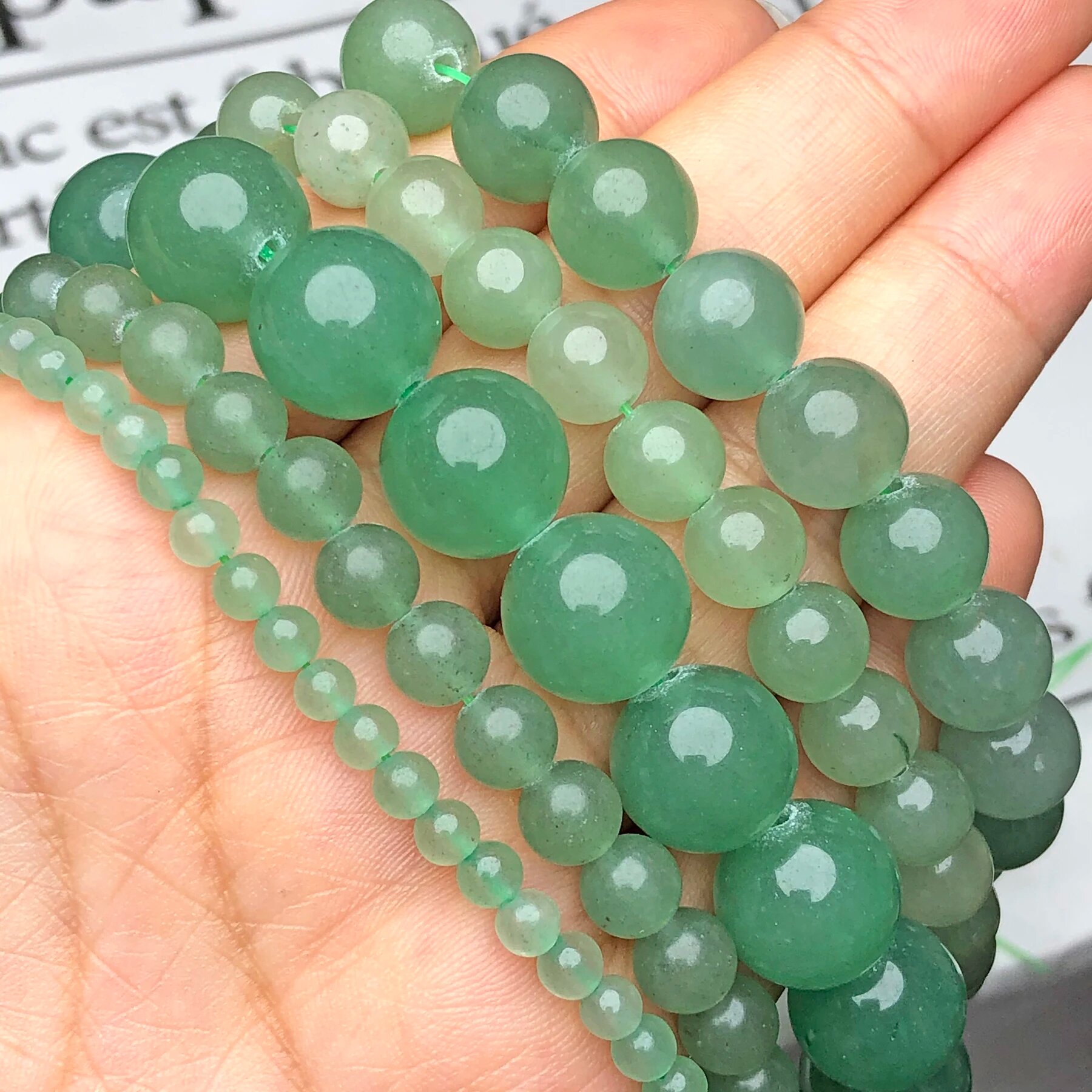 Бусины из нефрита, малахита и зеленого халцедона Annebeads Изумрудный, 8mm 44-46pcs, Green Aventurine