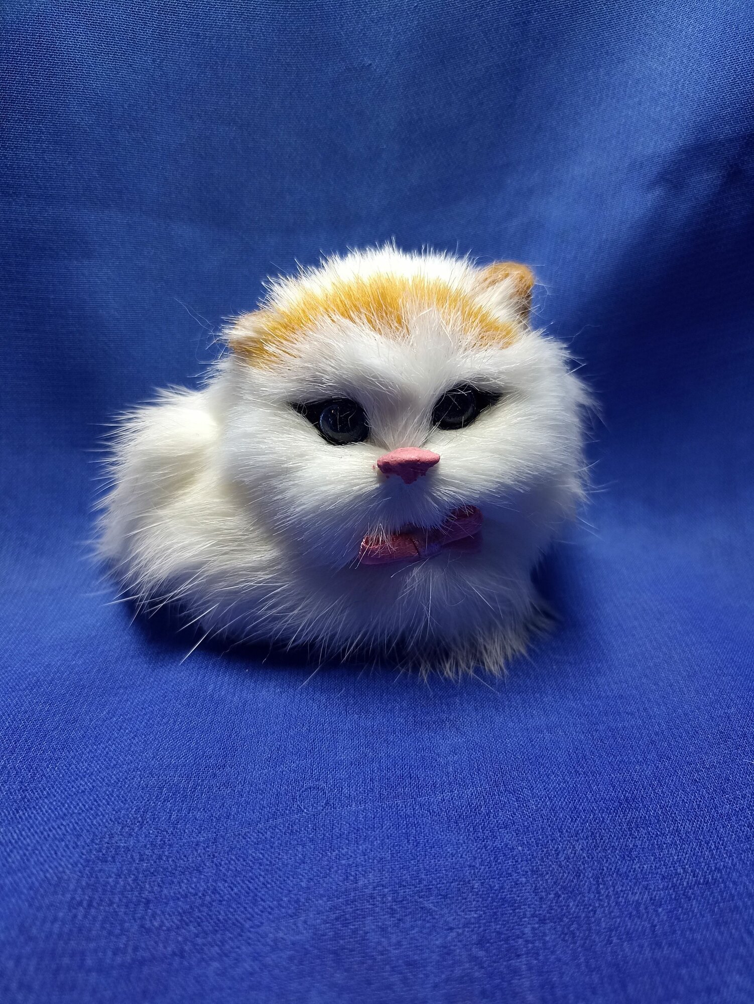 Декоративная фигурка Котенок с розовым бантиком из натурального меха 7х6х4 см