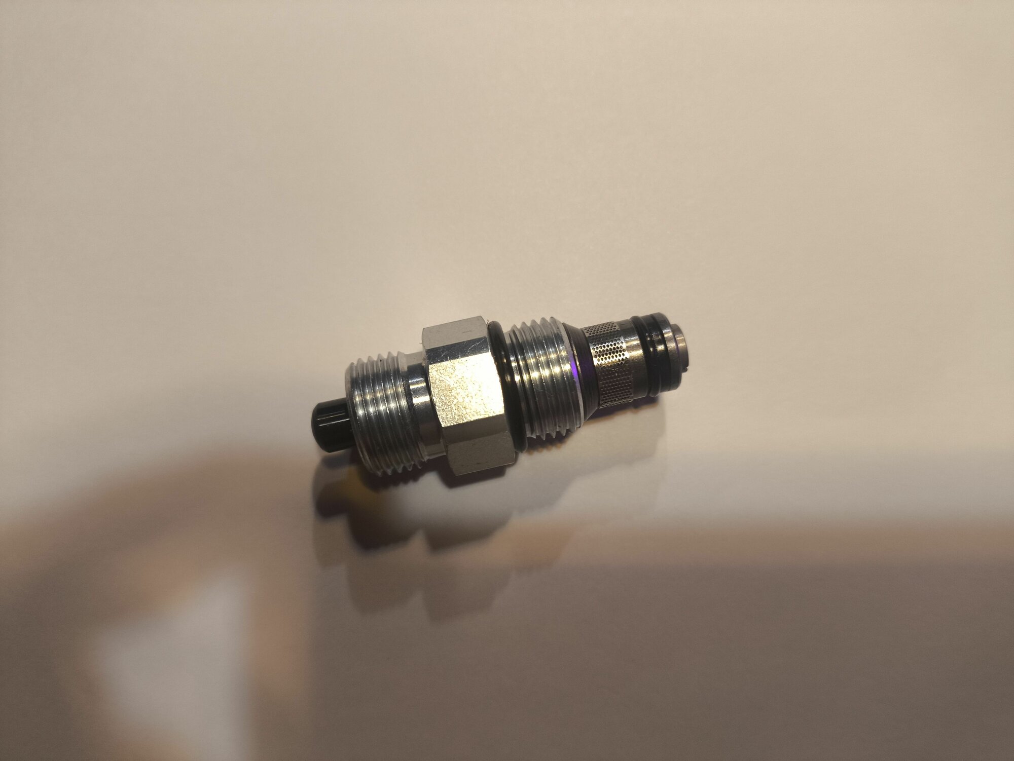 Клапан опускания для подъемника.