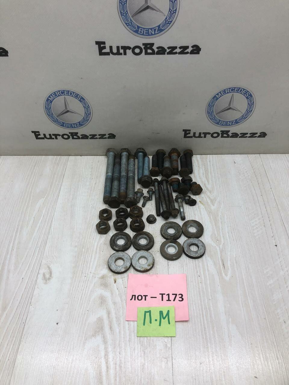 Болт подвески переднего моста Mercedes W203 A2033230232