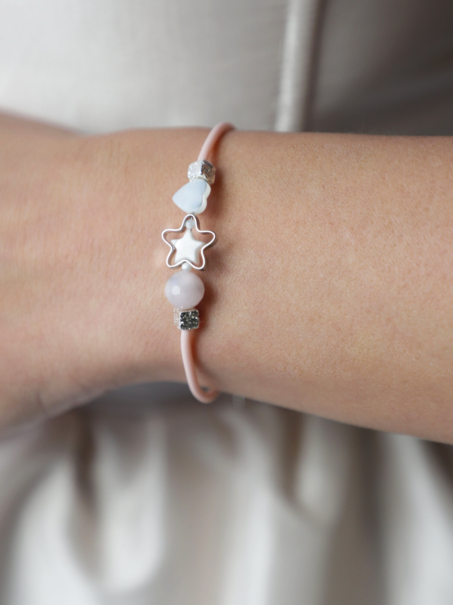 Жесткий браслет