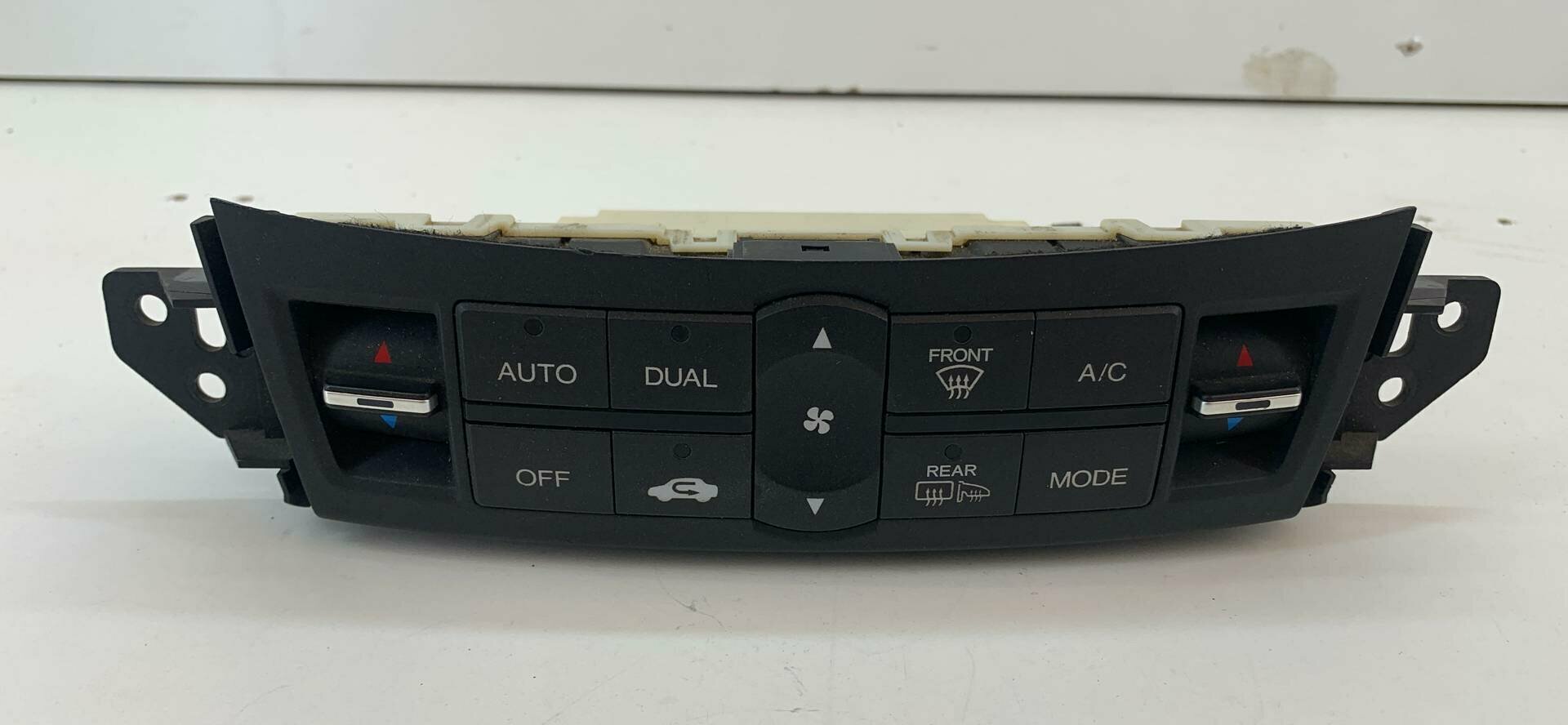 Блок управления печки/климат-контроля Honda Accord 8 (2007 - 2011) D08Y4