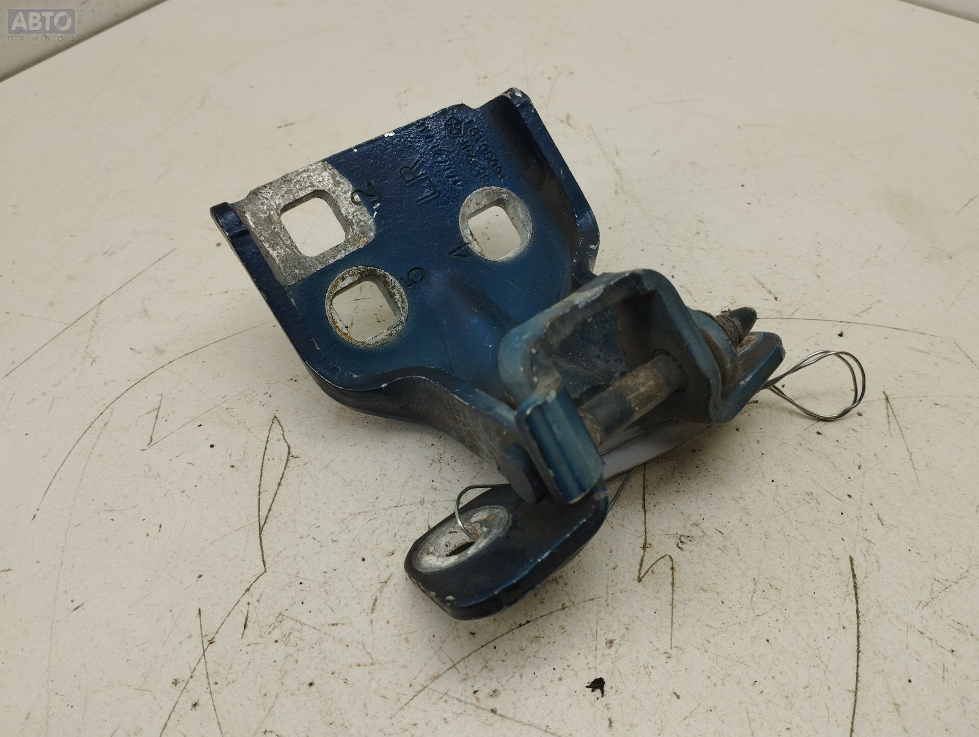 Петля двери передней правой Chrysler Voyager (1996-2000)