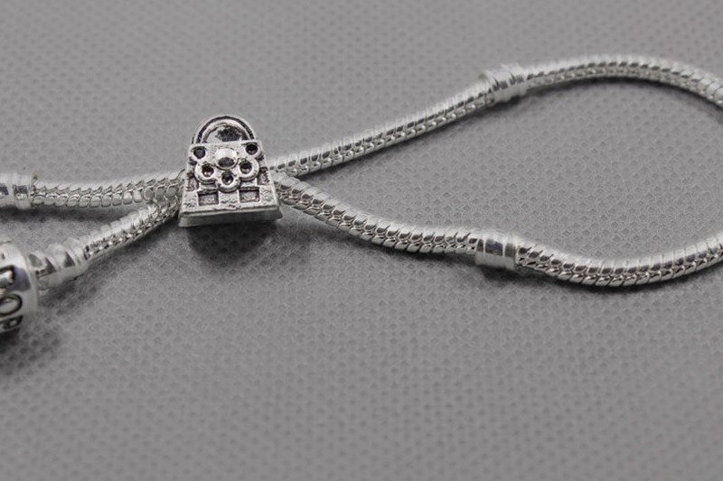 Шарм Handinsilver ( Посеребриручку ), металл
