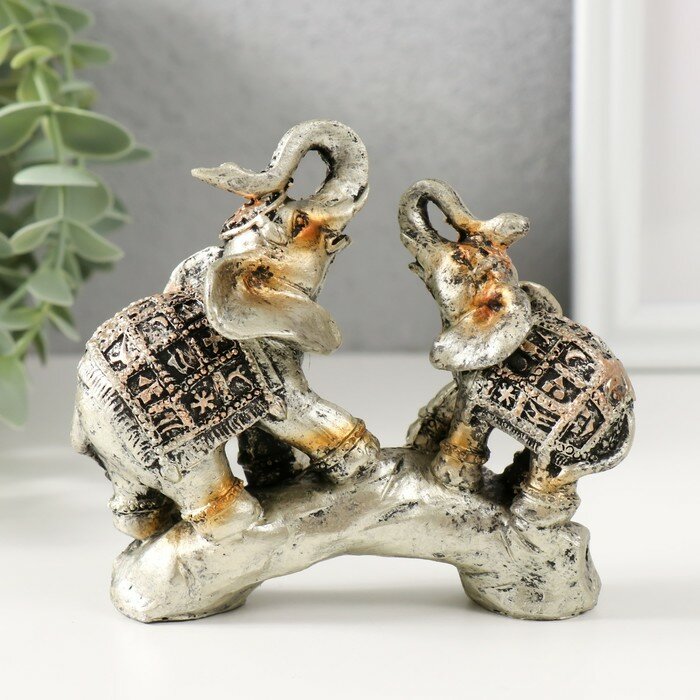 Фигурка полистоун «Слоны на камне с попонах с наскальными рисунками», 11×11×3.5 см