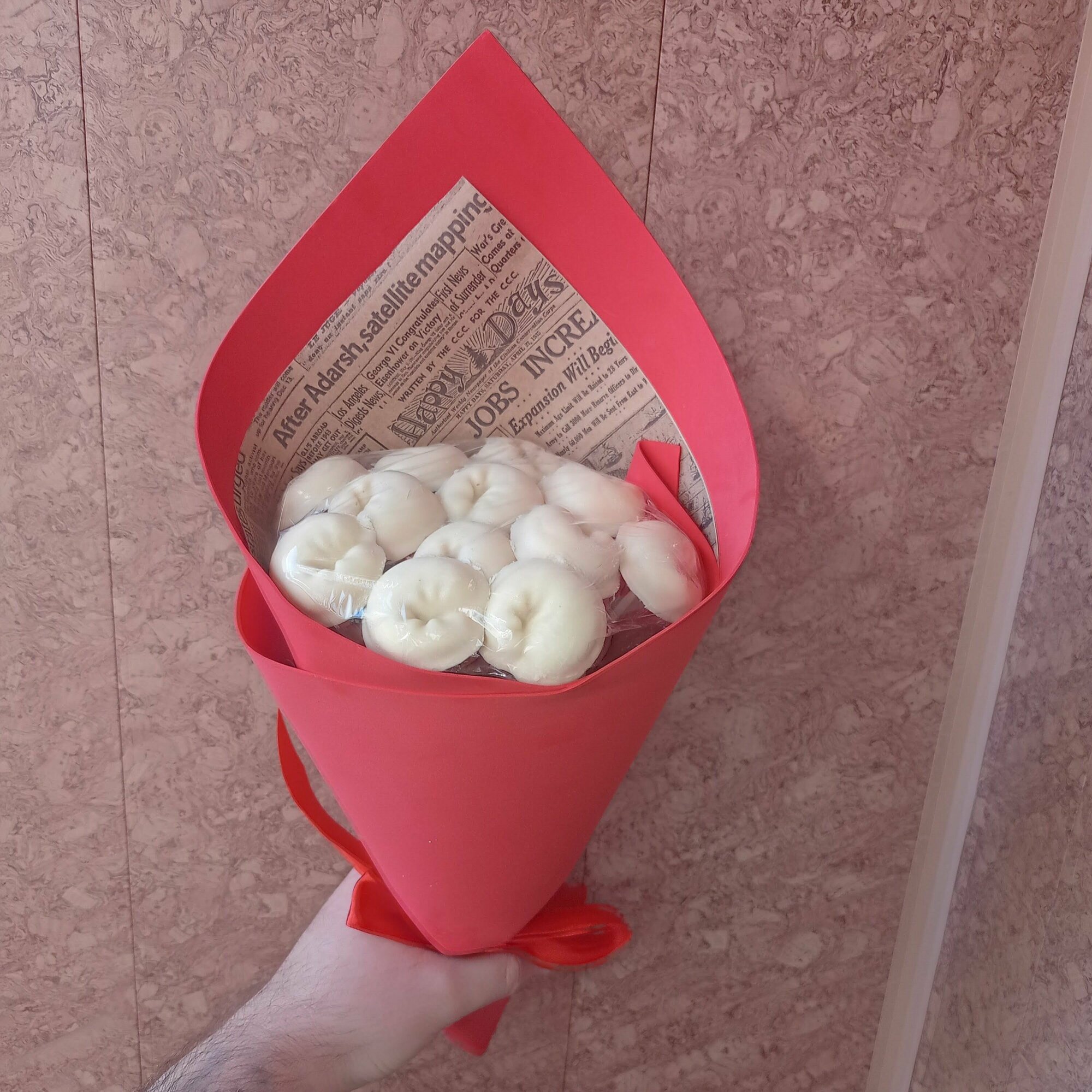 Сладкий мужской букет на день рождения/ 23 февраля Шоколадные пельмени 12 шт 180 г красный