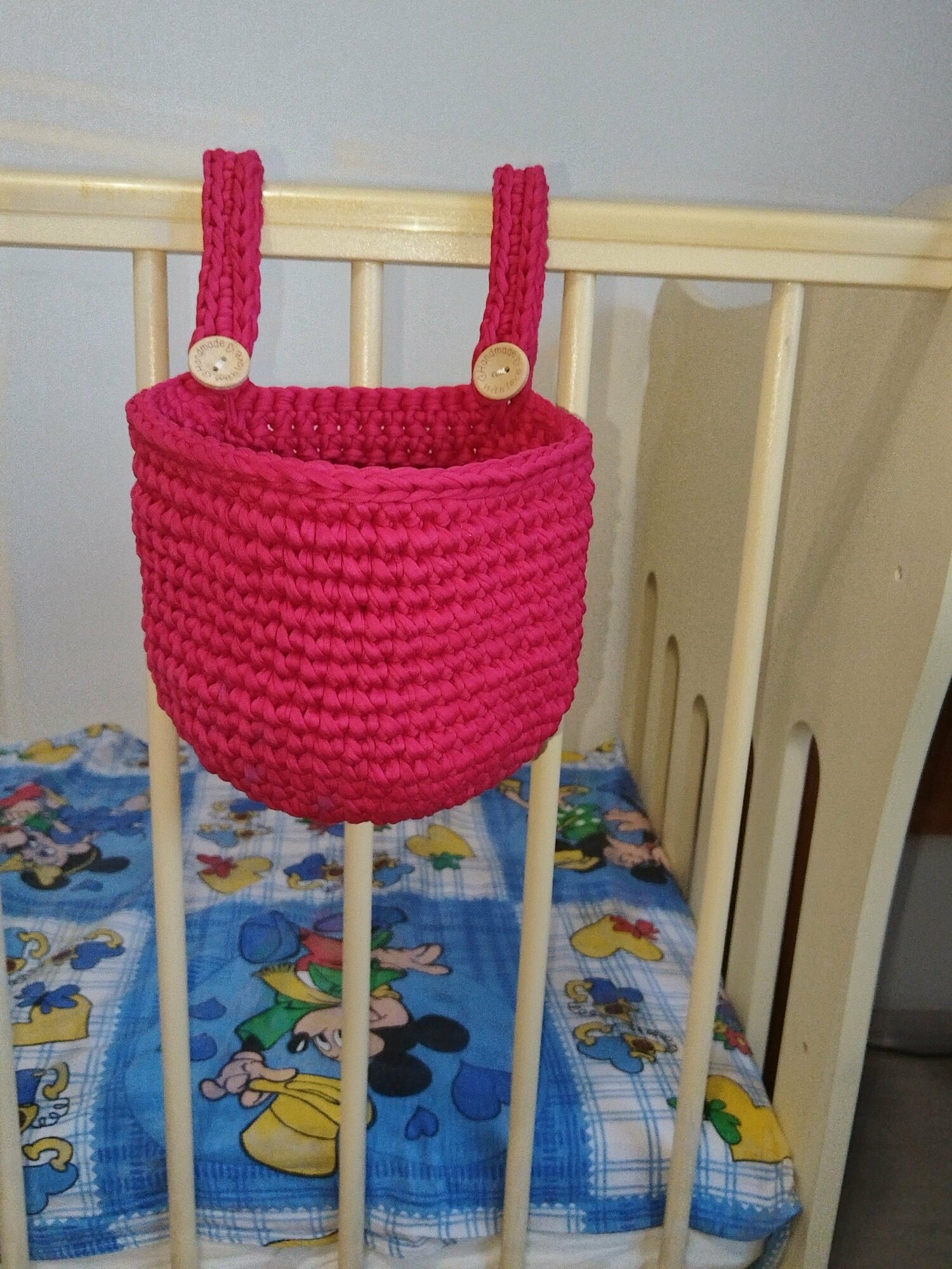Органайзер на кроватку подвесной / Вязаная корзинка для хранения игрушек вещей / Кармашек на кроватку Органайзер MaMaLu