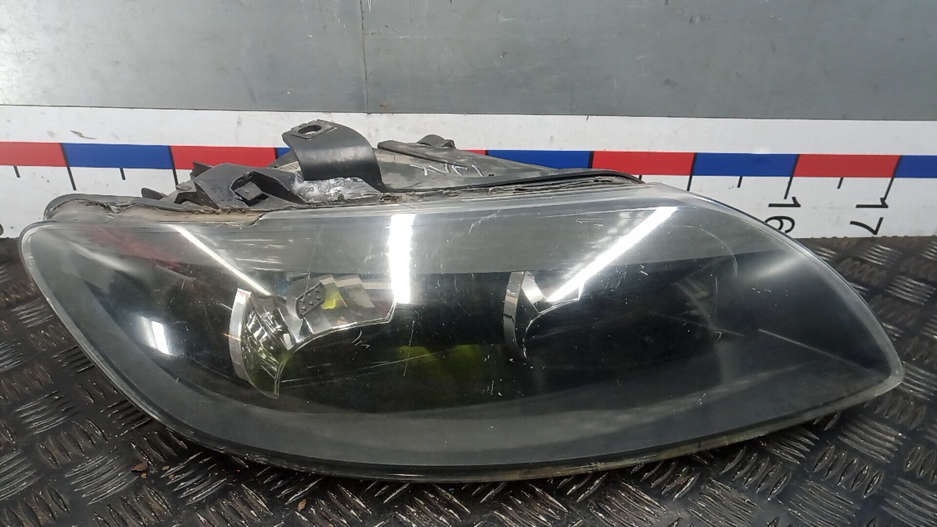 Фара правая AUDI Q7, Номер 4L0941030C