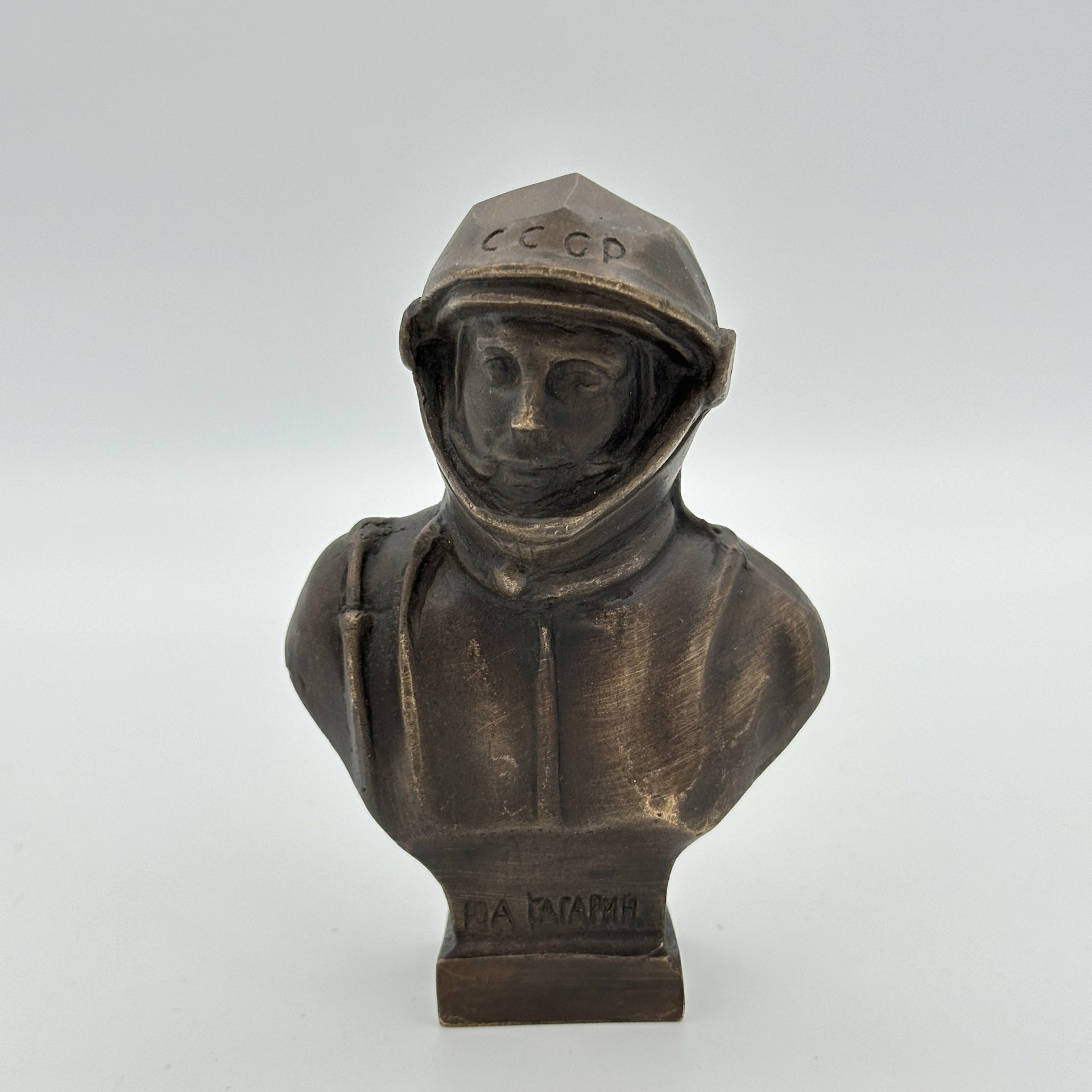 Бюст "Юрий Гагарин", литье, Россия, бронза, 2023 г.