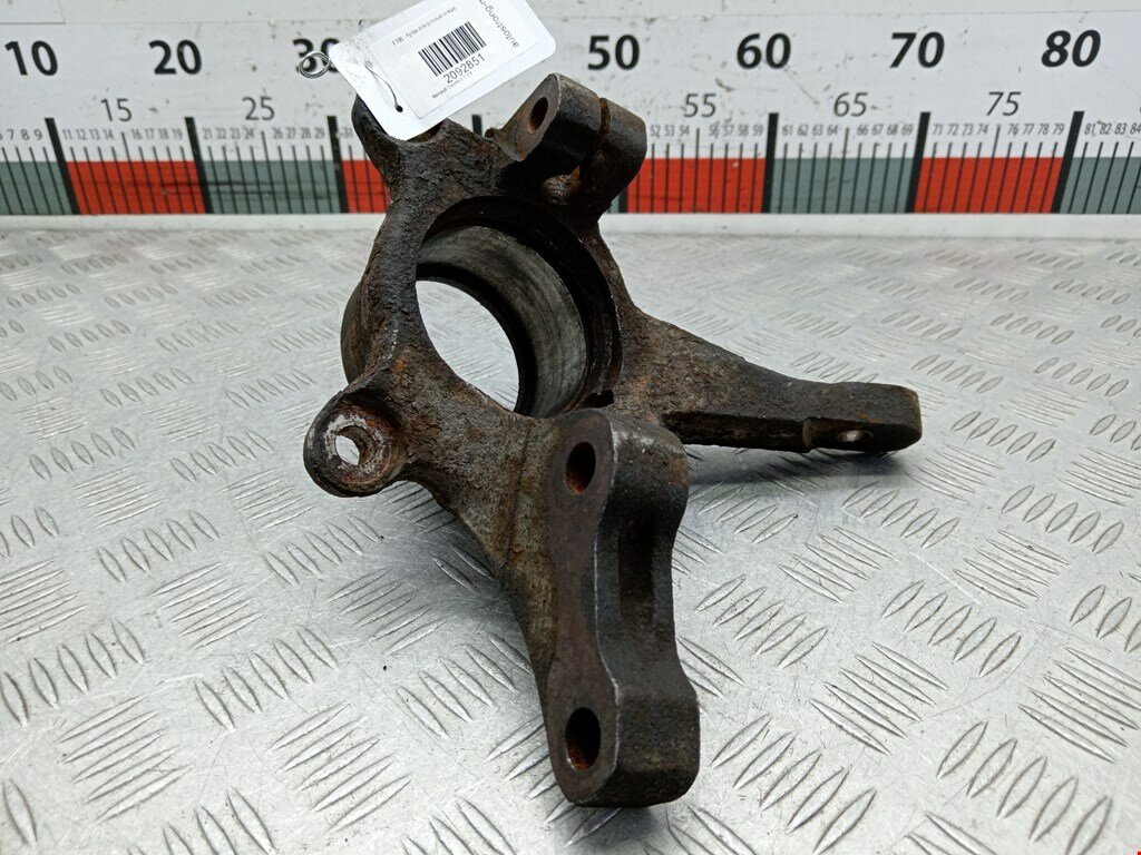 Кулак поворотный левый Renault Sandero 1 арт. 2092851