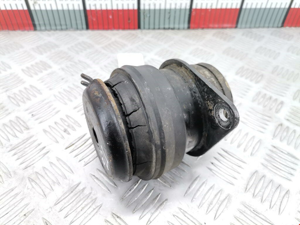 Подушка (опора) крепления двигателя Volkswagen Polo 3 арт. 1828909