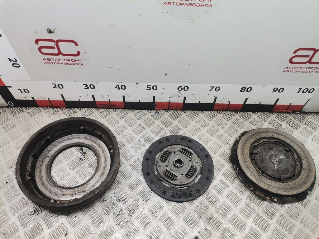 Маховик (демпфер сцепления) Volkswagen Golf 4 027105271P арт. 2162364