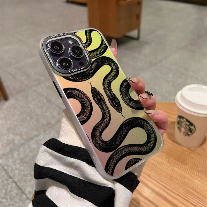 Ударопрочный чехол для iPhone 14 Pro Casetify Snake -Черная королевская змея, цв. персиковая дымка.