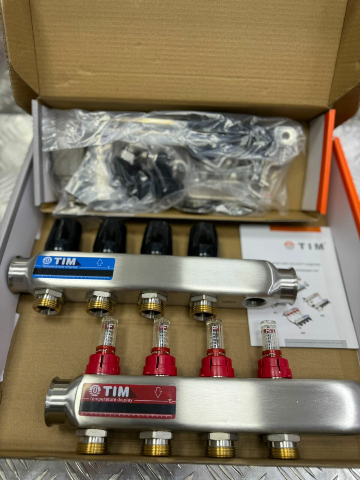 Коллекторная группа для теплого пола TIM на 4 выхода с расходомерами из нержавеющей стали 1" - 3/4" евроконус KCS5004