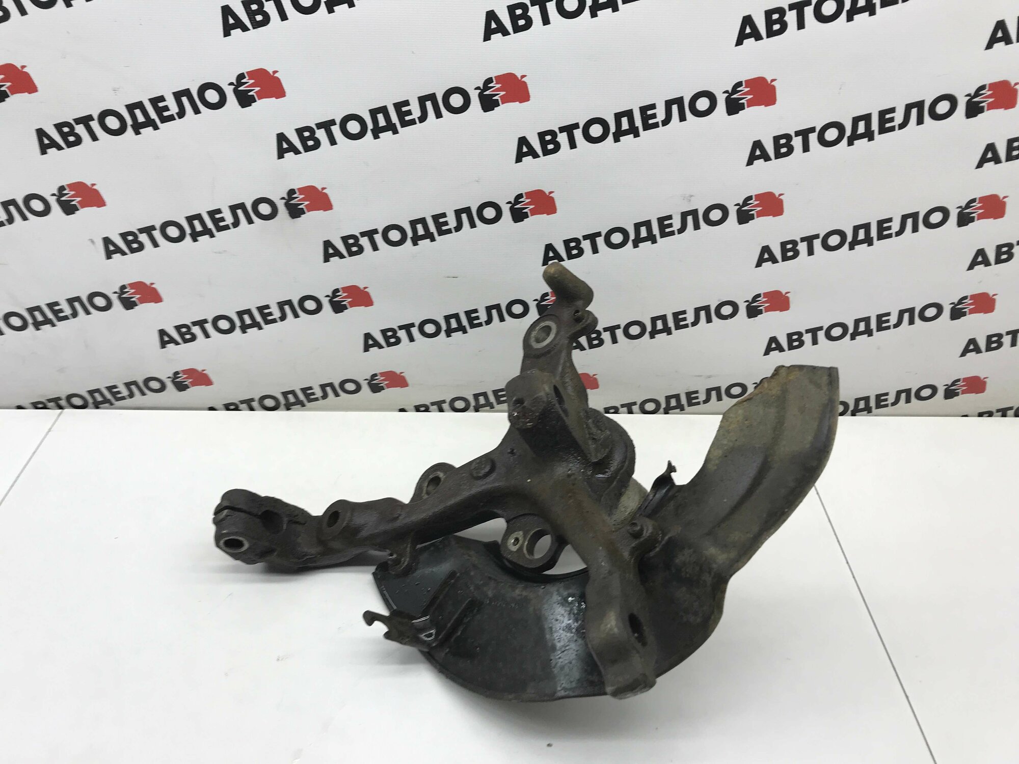 Кулак поворотный п/п Lincoln Town Car FN145 2001