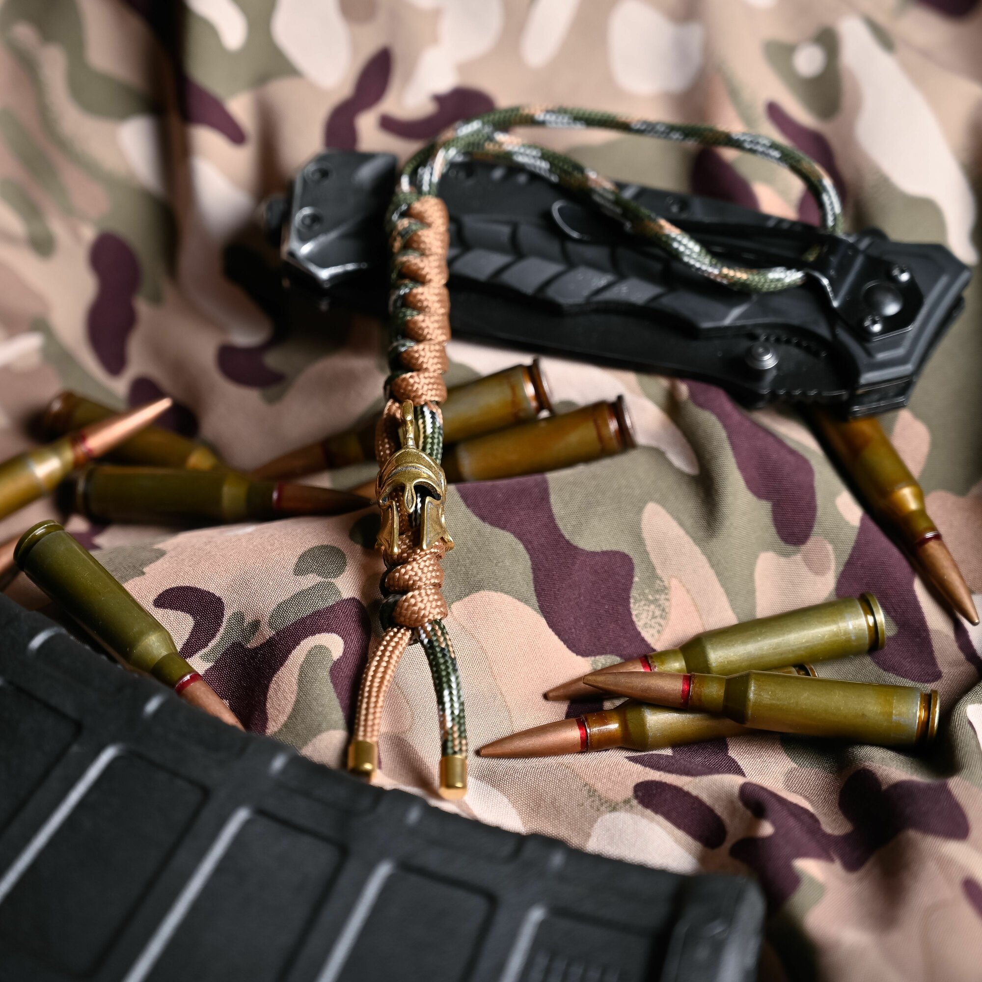 Темляк из паракорда "Шлем Спарты". Бусины. Для ножа. Шлем