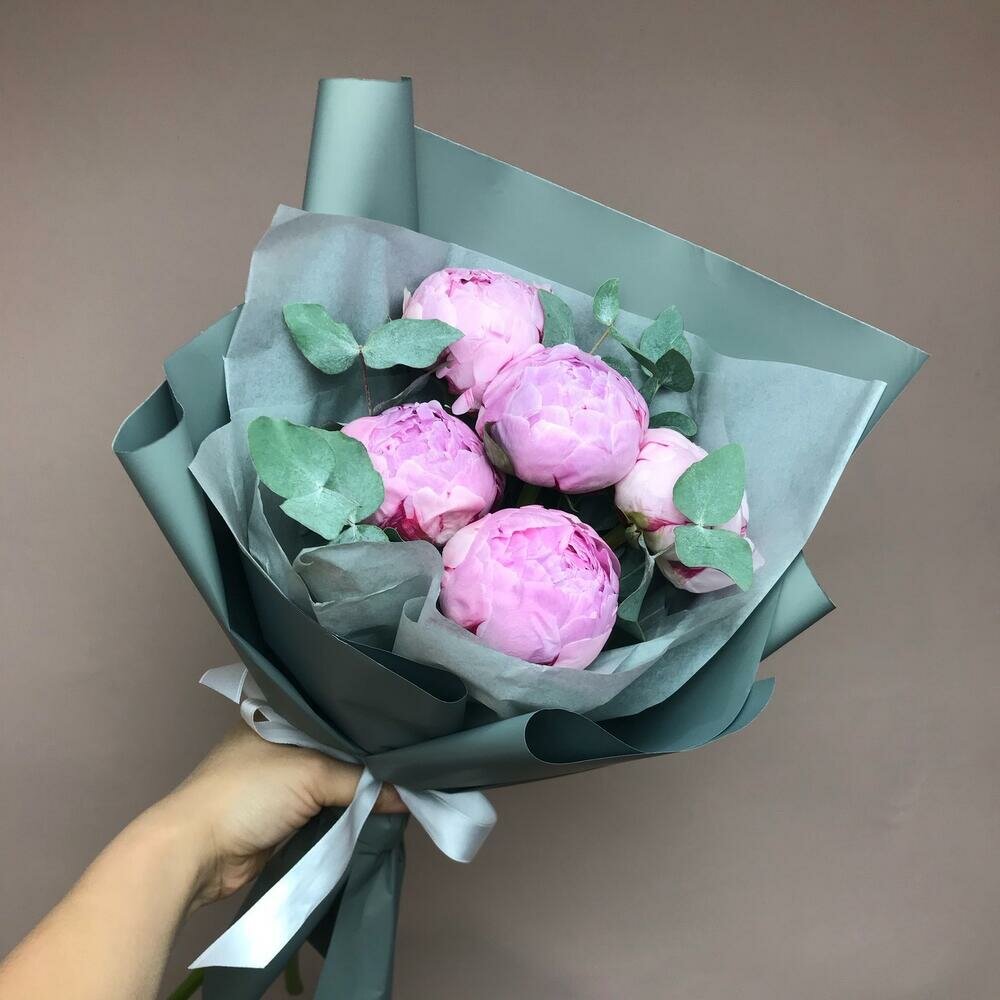 Букет живых цветов, "Пион Сара Бернар", 5 шт, и эвкалипта, PROTEA-Студия Цветов