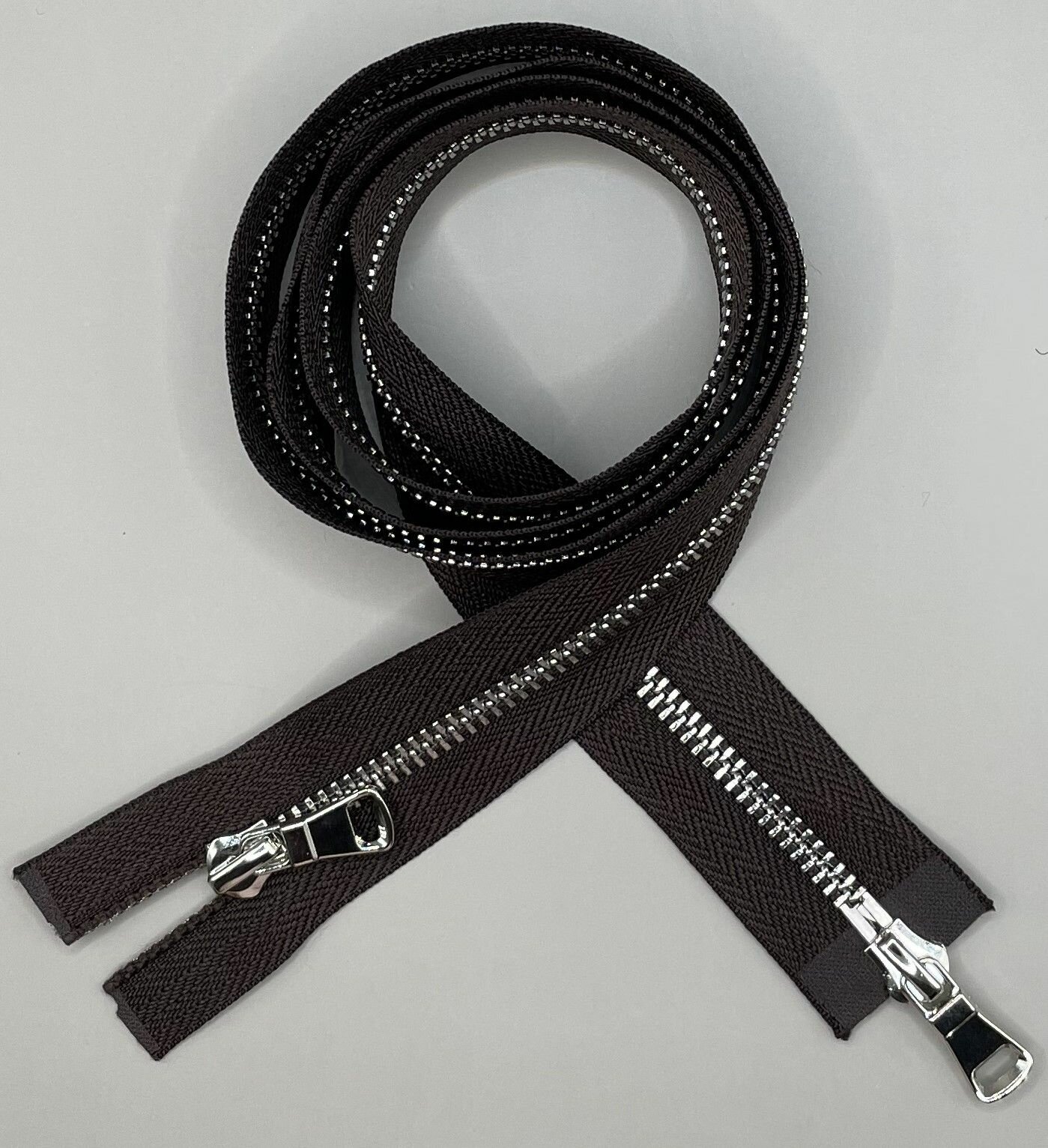 Молния(титан-легкий металл) , тип 5,110см, коричневый, зубья серебро,2 замка.1шт.