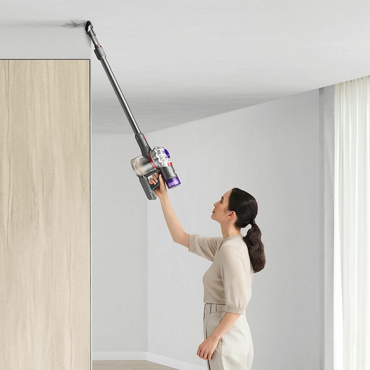 Пылесос ручной Dyson V8 Origin, сухая уборка, контейнер, silver/nickel — фото 1