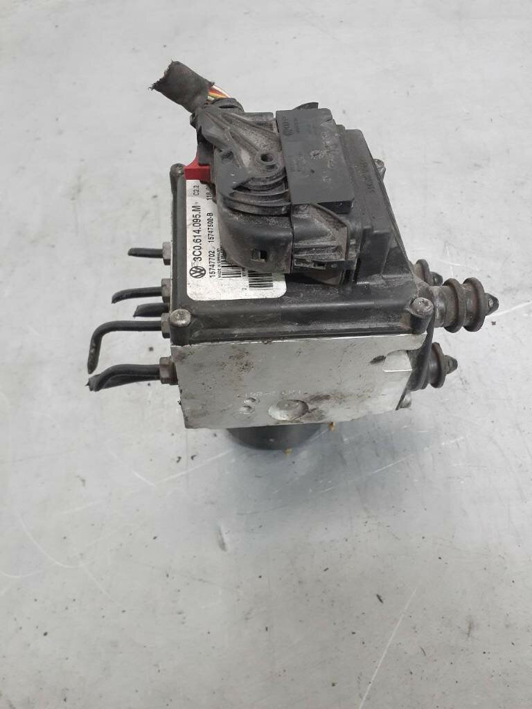 Блок ABS Volkswagen Passat B6 2005 3C0614095M