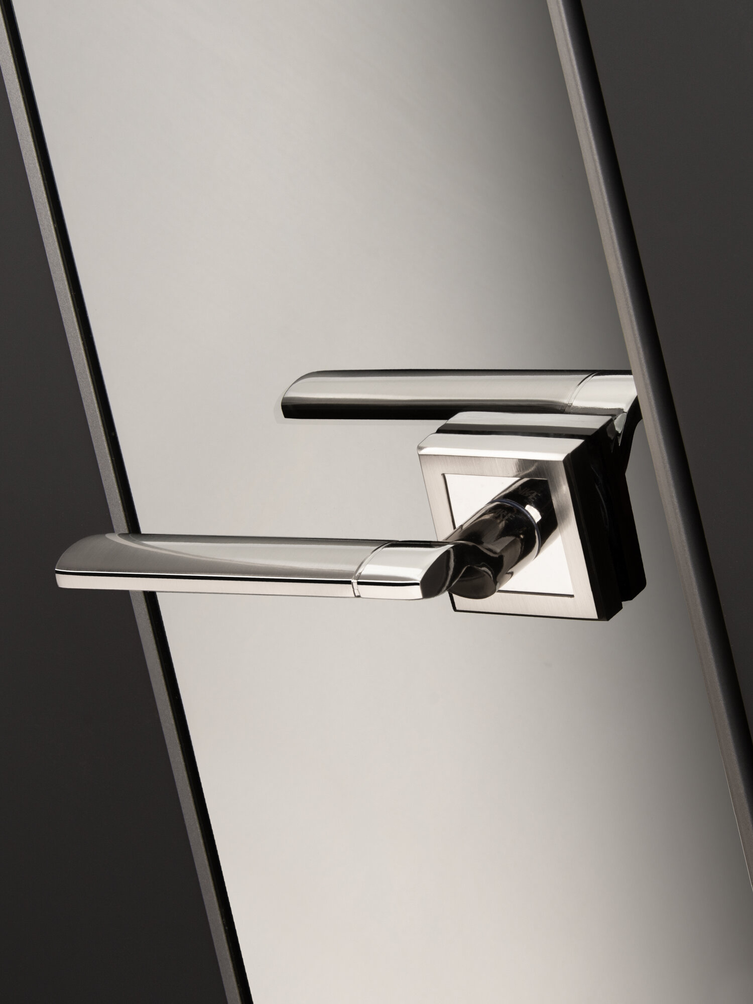 Ручка дверная на квадратной накладке BUSSARE ELEVADO A-63-30 CHROME/S. CHROME