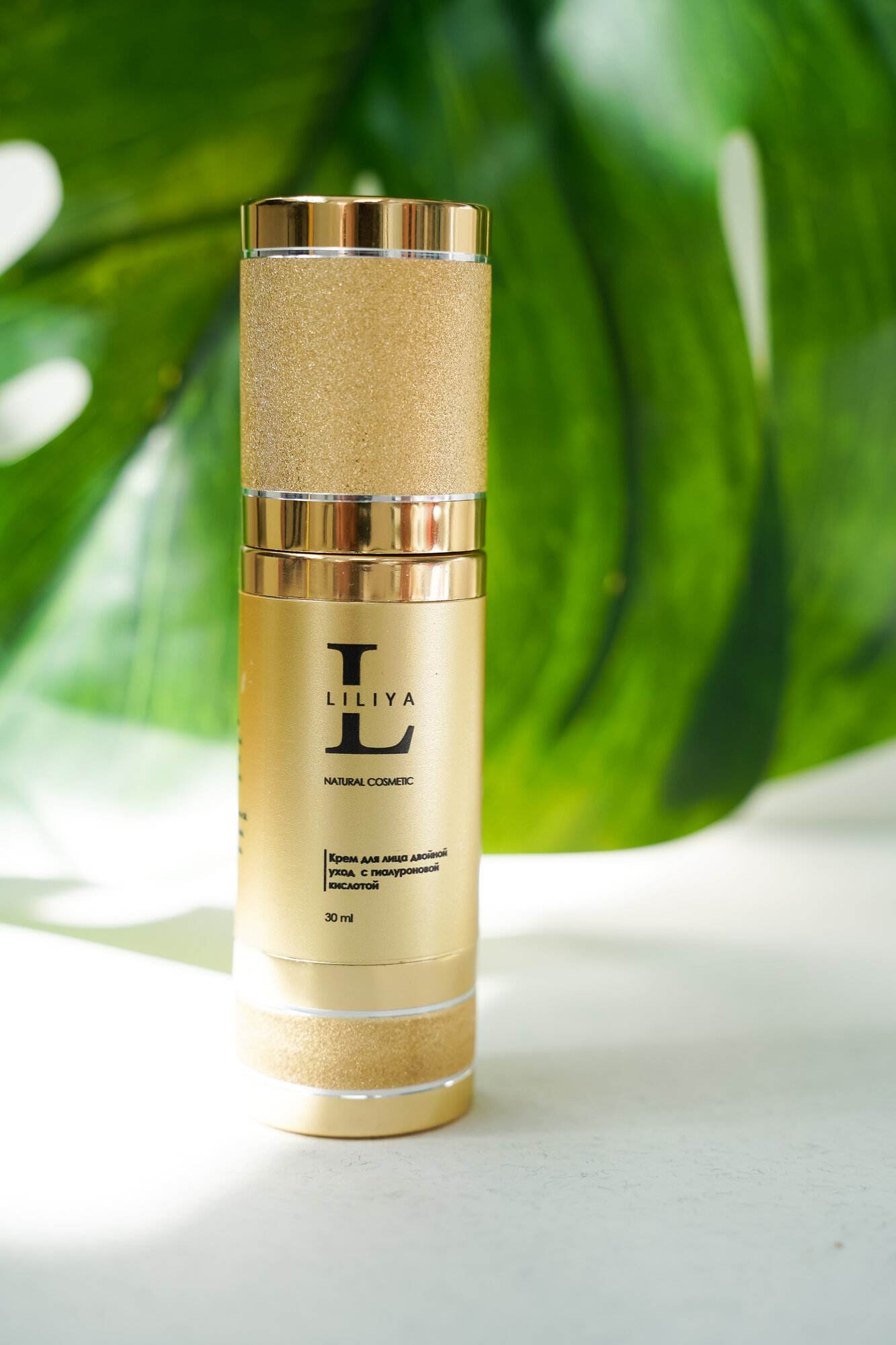 Крем для лица дневной с гиалуроновой кислотой LILIYA NATURAL COSMETIC 30 мл Интенсивно увлажняет кожу , борется с ее несовершенствами.