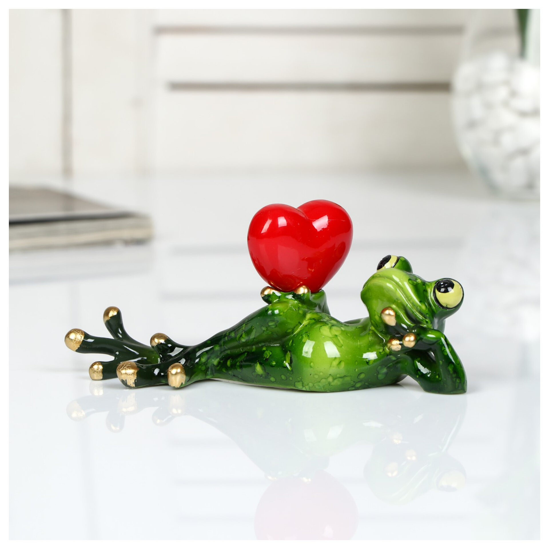 Декоративная фигурка «Лягушка с любовью», 15х5х6 см, полистоун