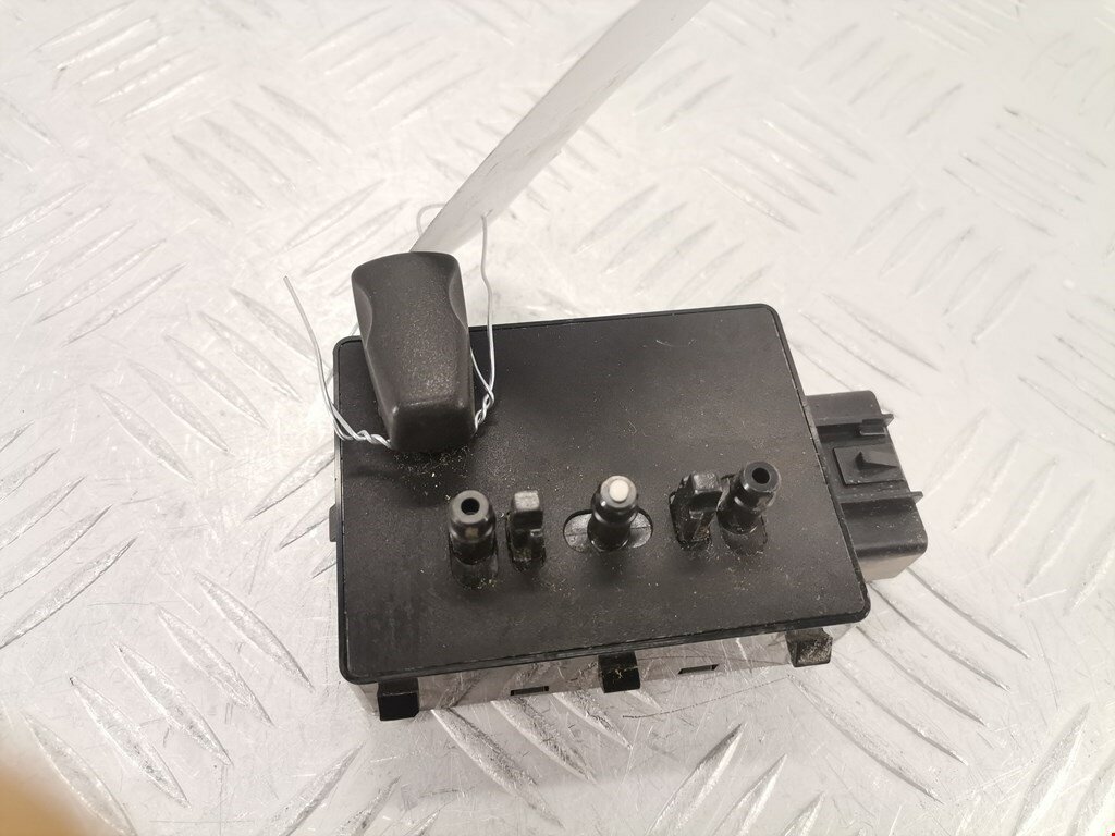 Кнопка регулировки сидения Chevrolet TrailBlazer 1 12451440 арт. 1075854