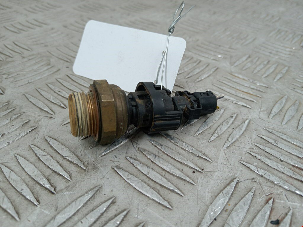 Датчик температуры охлаждающей жидкости Renault Megane 1 арт. 2068844