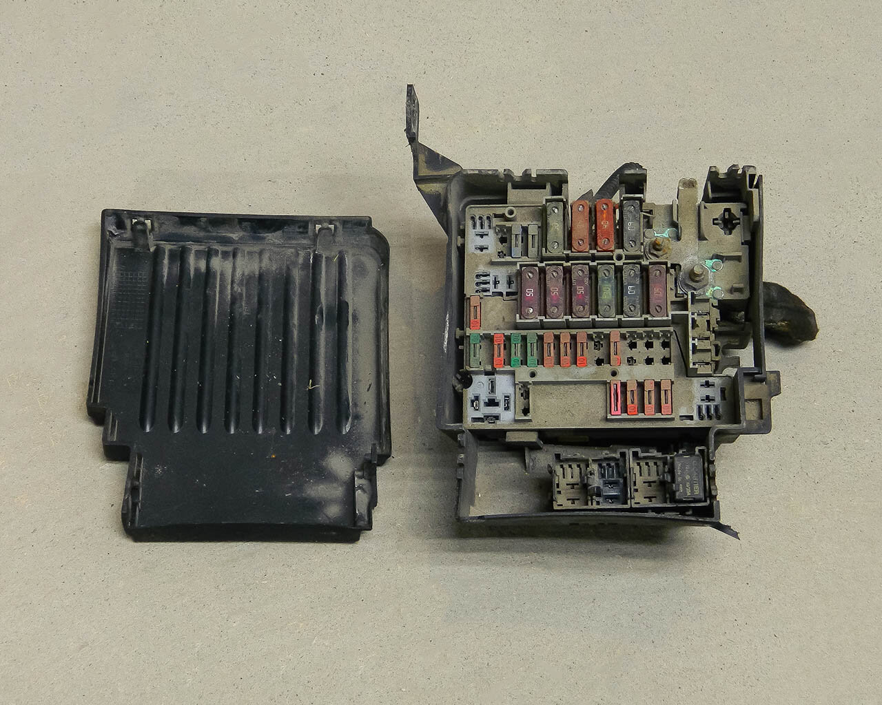 Блок предохранителей Peugeot 406 2000