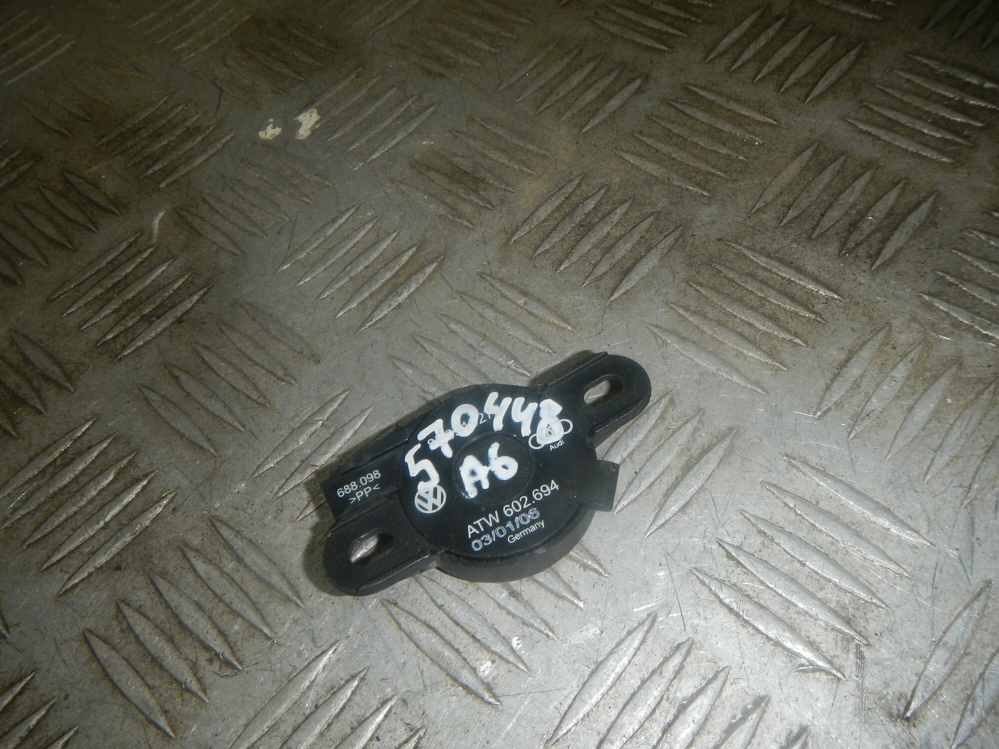 Б/У Динамик, Audi (Ауди)-A6 (C6) (05-11) AUDI A6 (C6) (05-11) парктроника Без видимых повреждений. 570448 VAG арт. 8E0919279