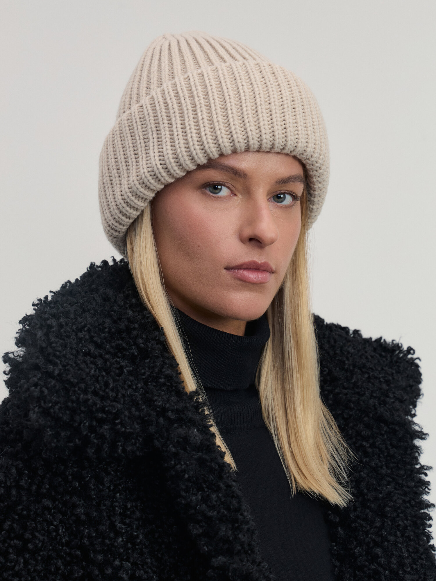 Шапка для женщин