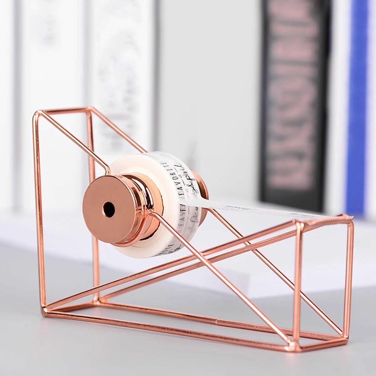 Диспенсер для канцелярской ленты