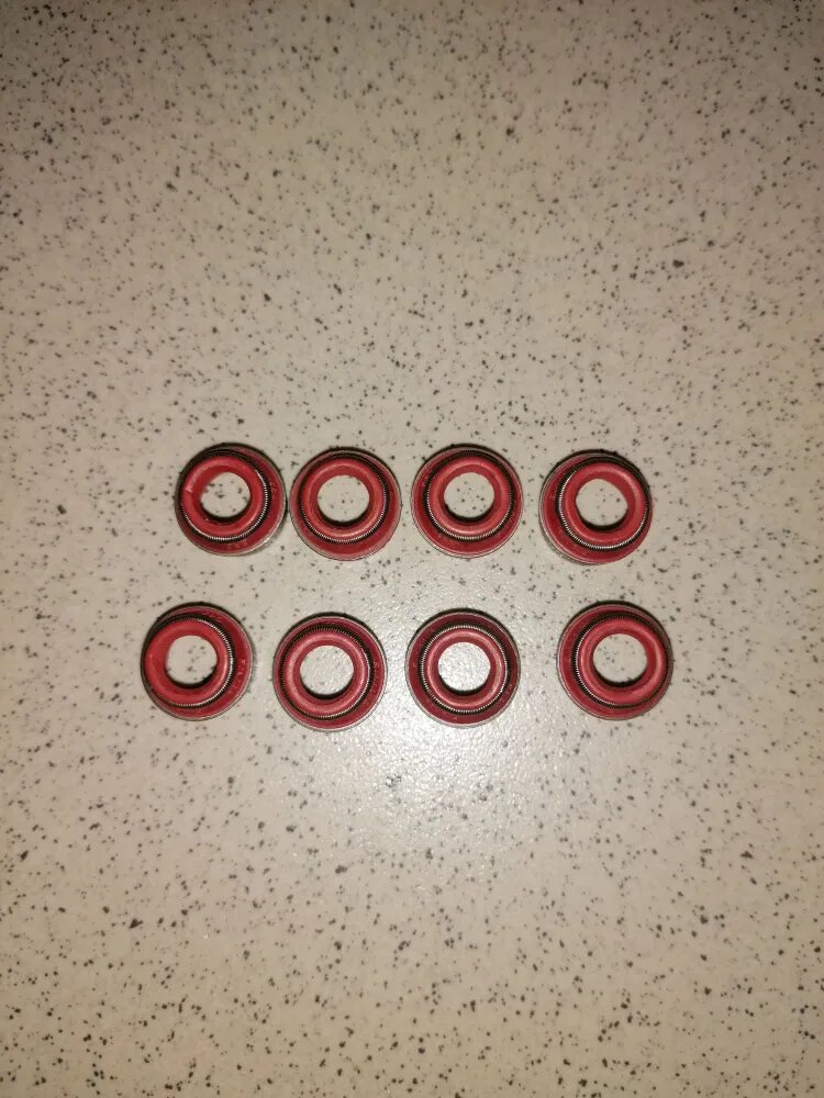 Колпачки маслосъемные (к-т 8 шт.) ВАЗ 2108-15, ГАЗ, УАЗ дв. ЗМЗ дв.405-409 "SM"