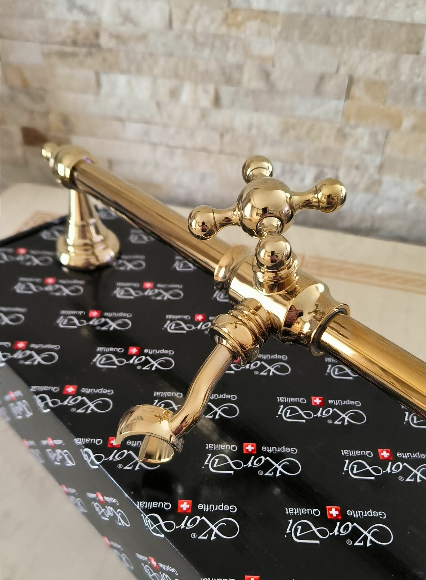 Штанга для душа ретро KorDi KD DR1105 GOLD с держателем ручного душа, золото.