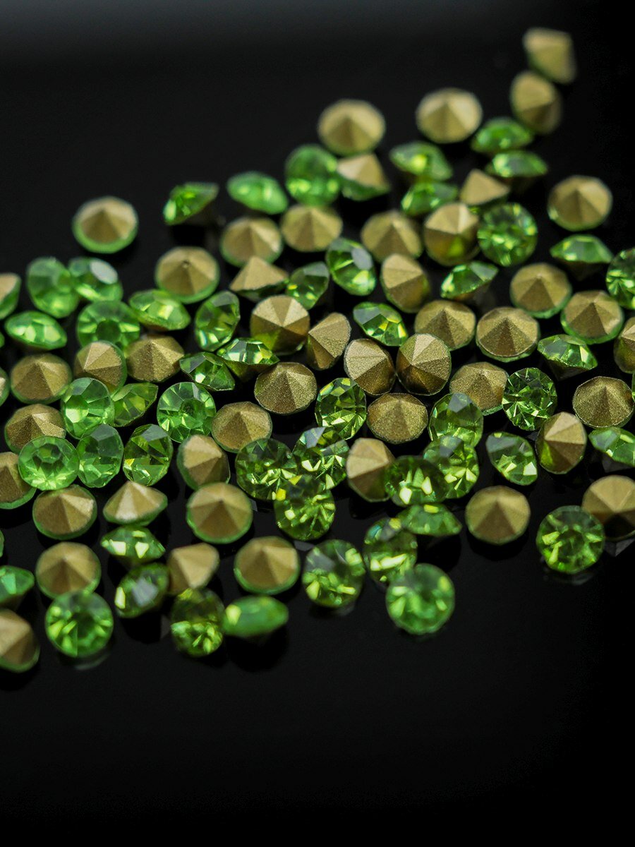 Стразы ювелирные конусовидные/конусные хрустальные (упаковка 100 шт.), размер 2.8 мм, горный хрусталь, цвет светло-зеленый