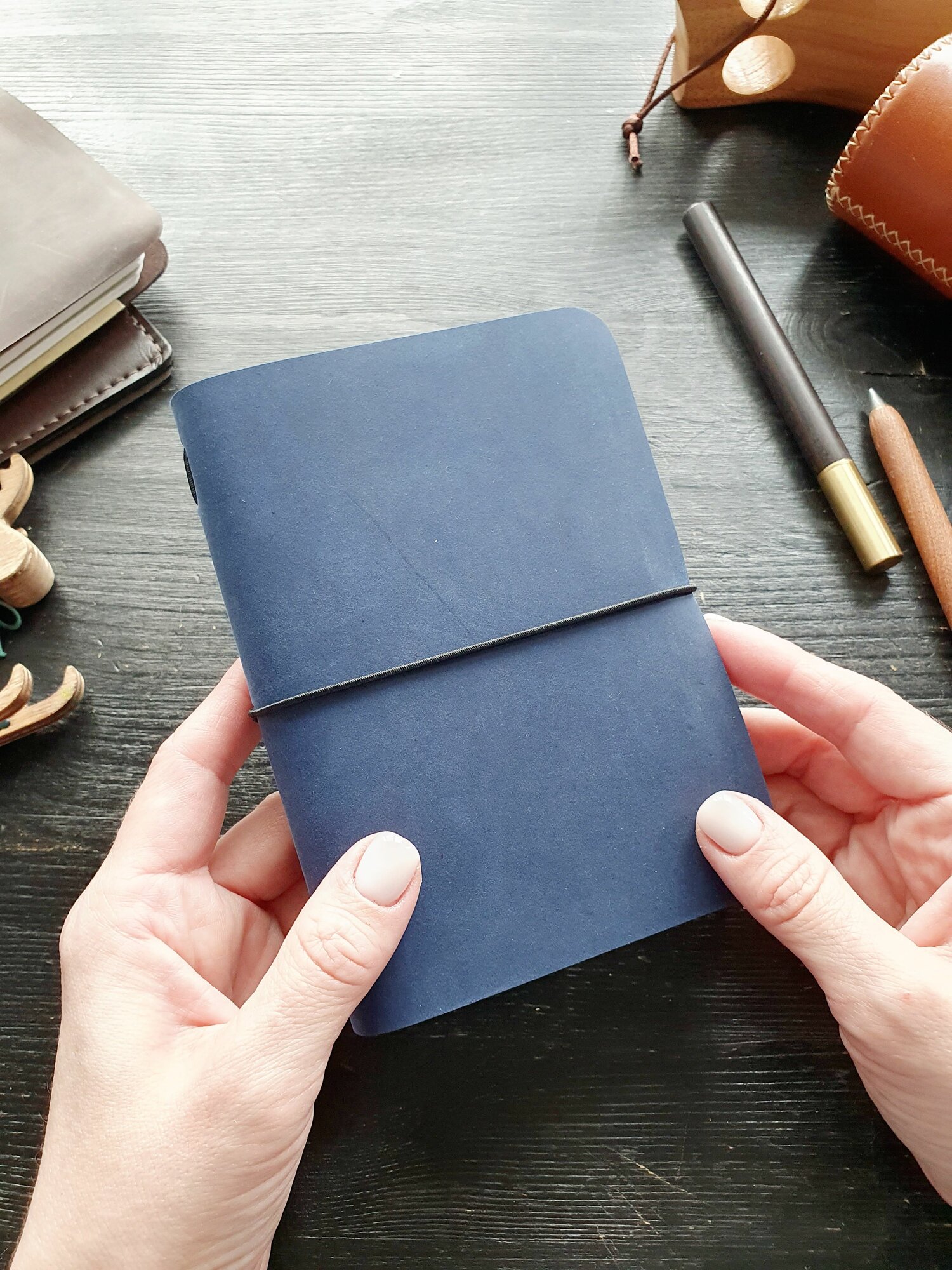 Кожаный блокнот А6 (11х15см) на резинке со сменными тетрадями / в стиле Мидори (Midori)